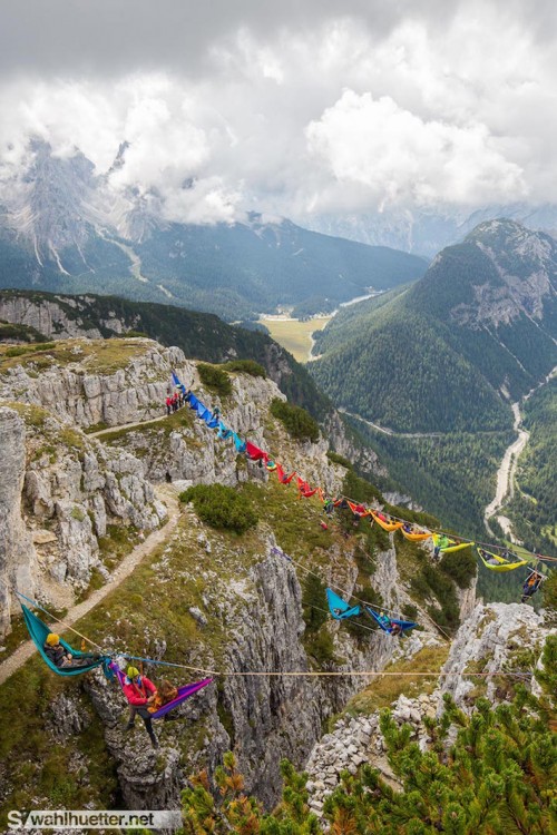 Thrillseekers Relax In Hammocks Hanging Hundreds Of Feet Above Ground For Peace - Atchuup ...