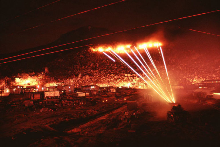 Astonishing 1970 Photos That Capture a Hellish Vietnam Firefight ...